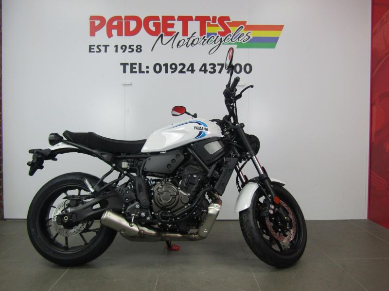 New Yamaha XSR700 ABS WHITE & BLUE - Padgett's Motorcycles